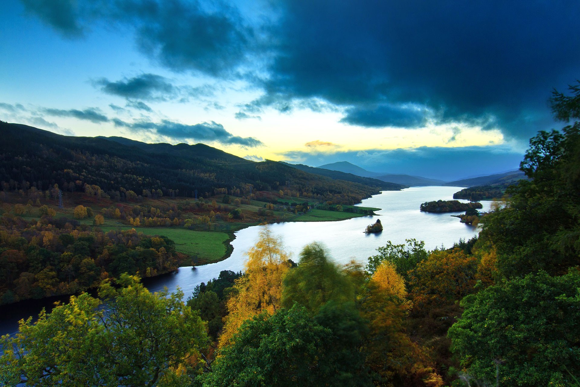 Loch Tummel & Loch Tay day trip coach tour